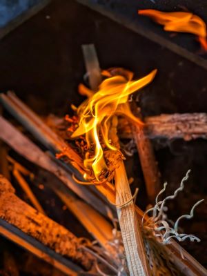 Jak rozdělat oheň v přírodě? 🔥 | Přečtěte si více na BUSHCRAFTshop.cz